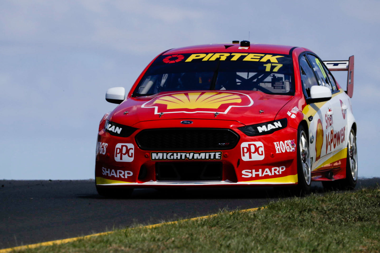 McLaughlin measured after fast start | Supercars