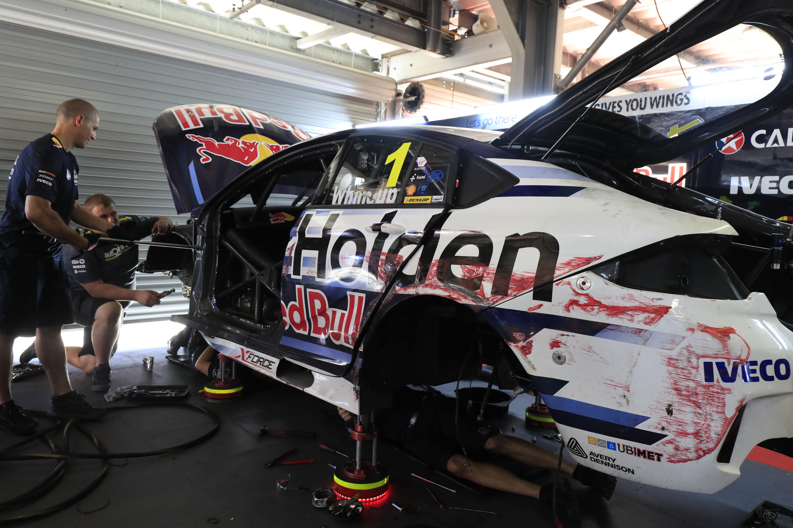 Whincup Holden repairable after crash | Supercars