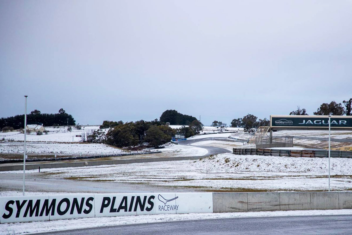 Snow falls at Symmons Plains Raceway | Supercars