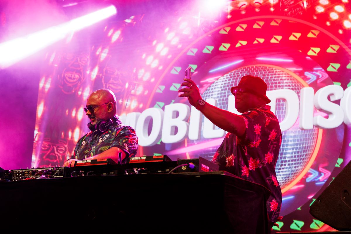 Famed DJ duo deliver epic Gold Coast party | Supercars