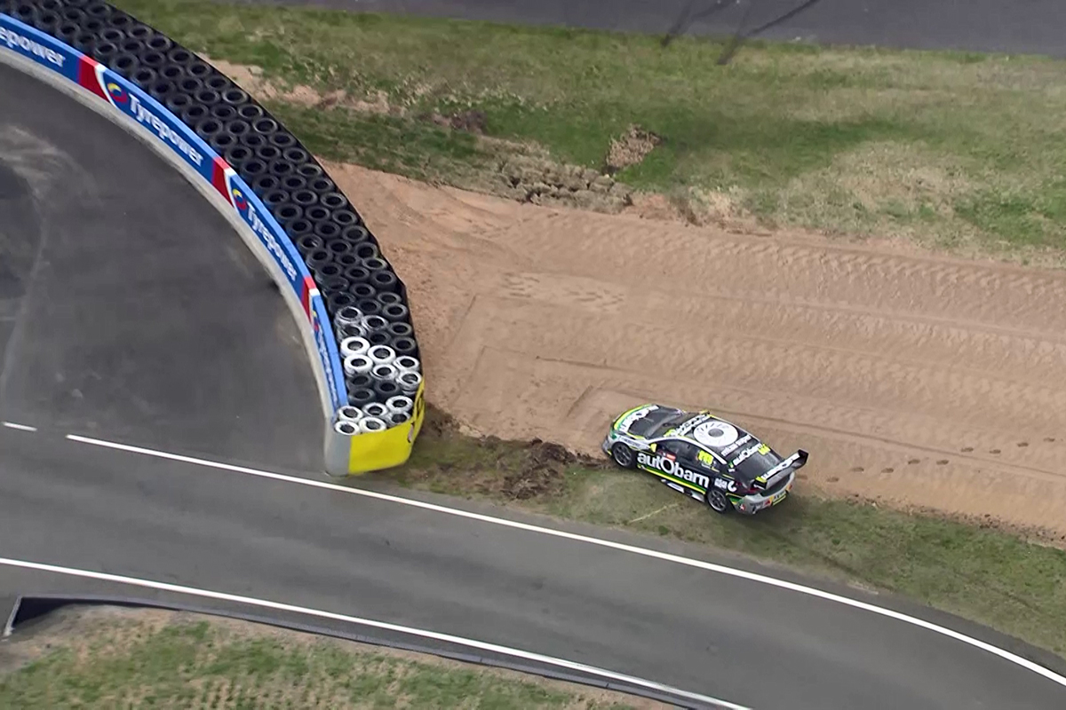 How Lowndes discovered Richards’ pitlane off | Supercars