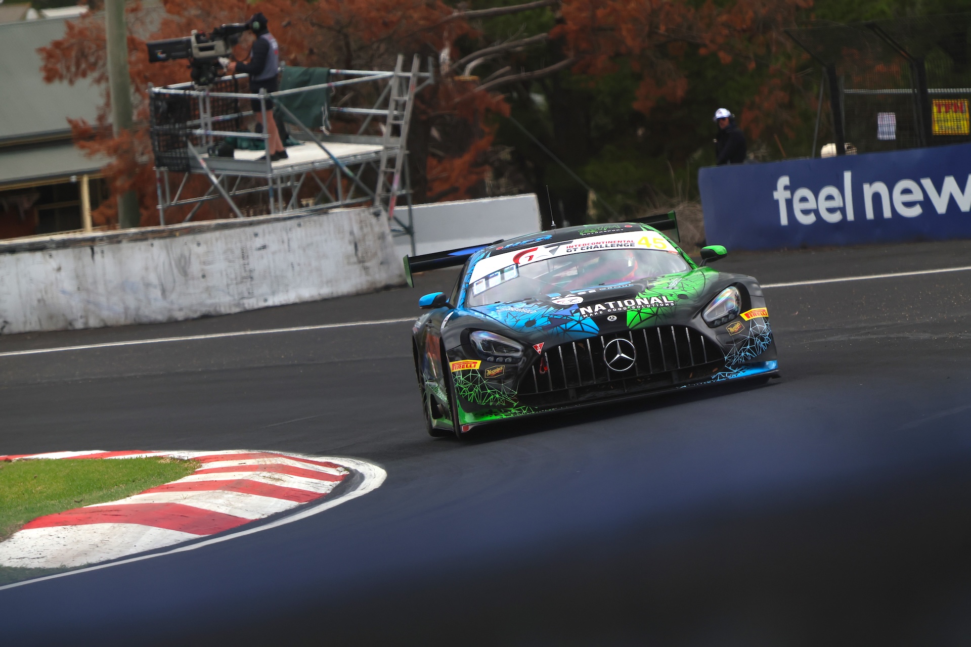 Mercedes-AMG, BMW, Audi covered by 0.03s in Bathurst | Supercars