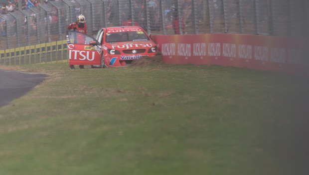 V8 Supercars Tests New Rear-end | Supercars