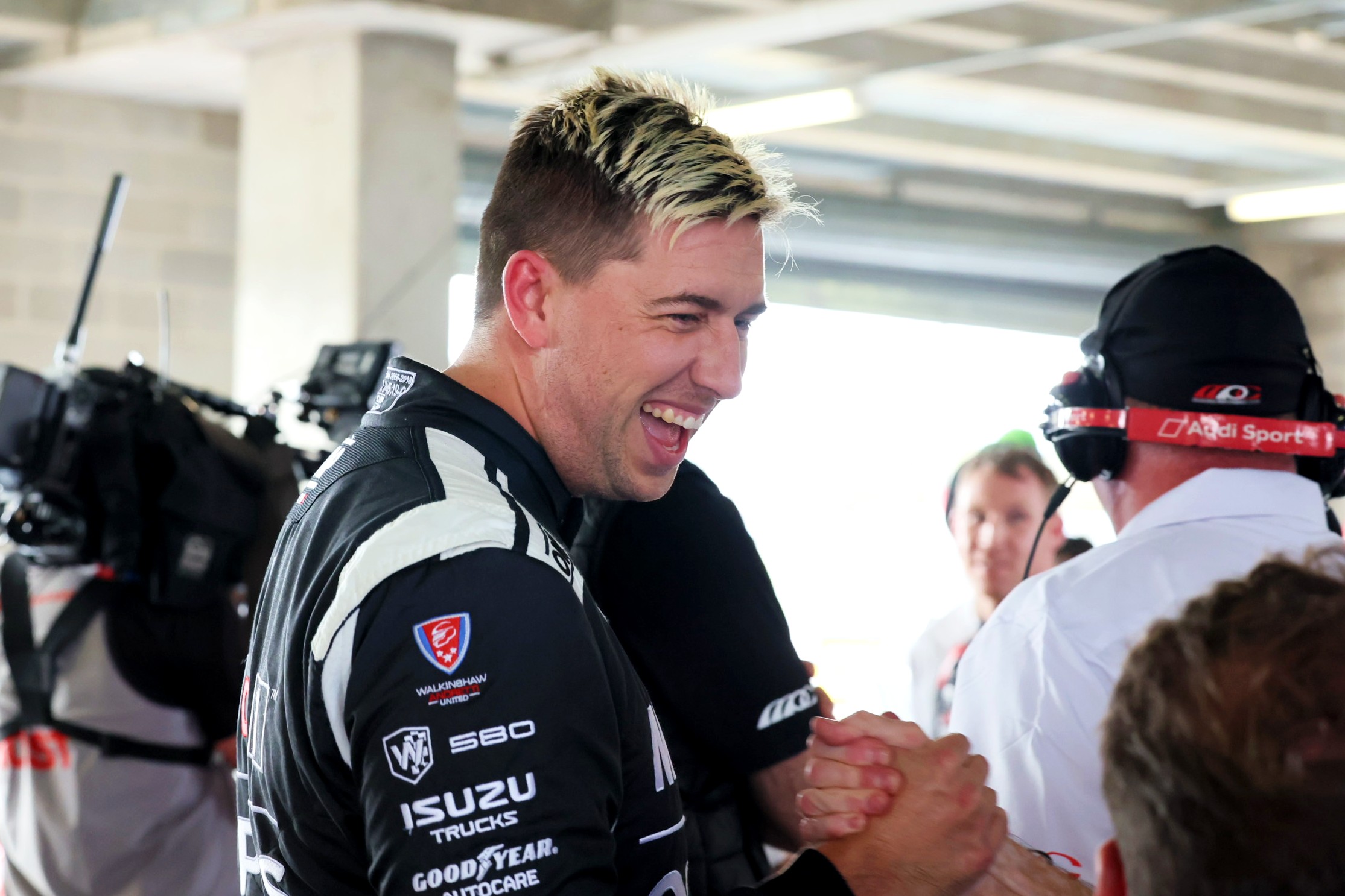 Mostert scores provisional pole, SVG reaches shootout | Supercars