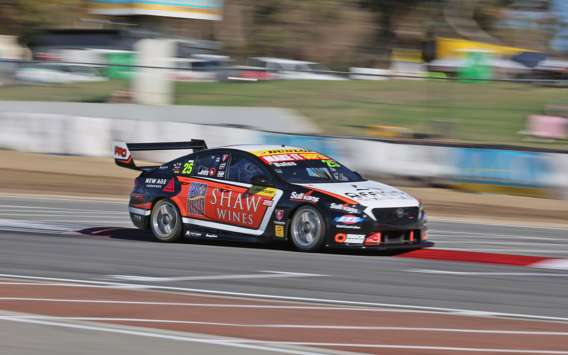 Bates takes the fight to Eggleston in second practice | Supercars