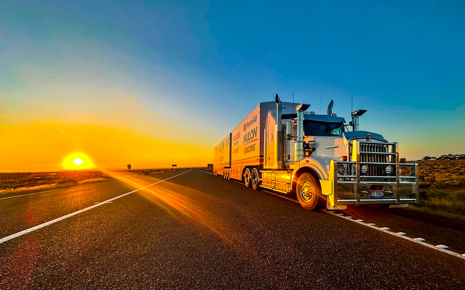 Supercars transporters on final stretch into Perth | Supercars