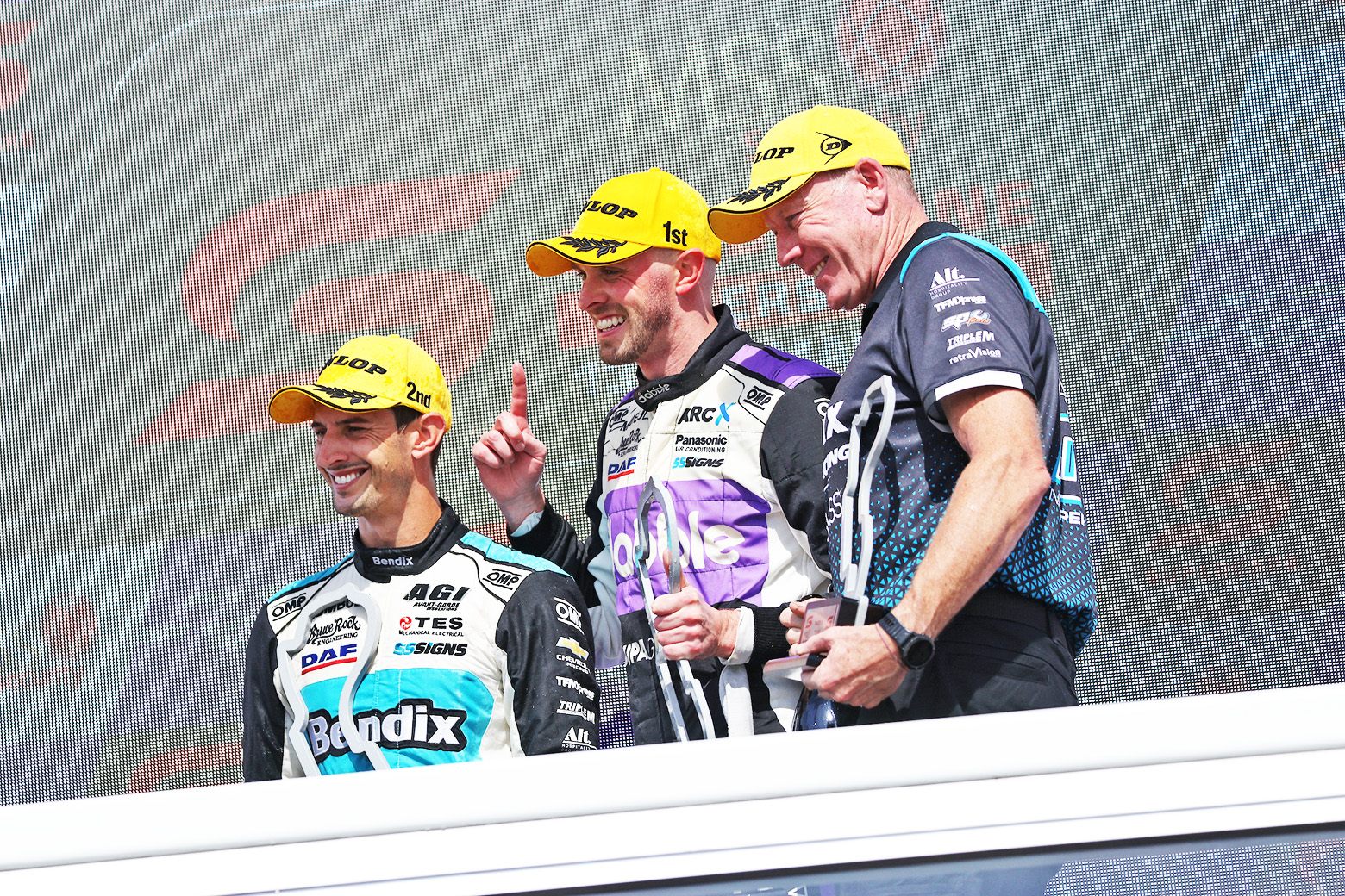 Hill breaks through in action-packed Race 5 | Supercars