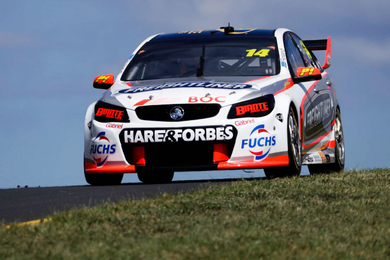 Slade sets early pace at Sydney Motorsport Park | Supercars