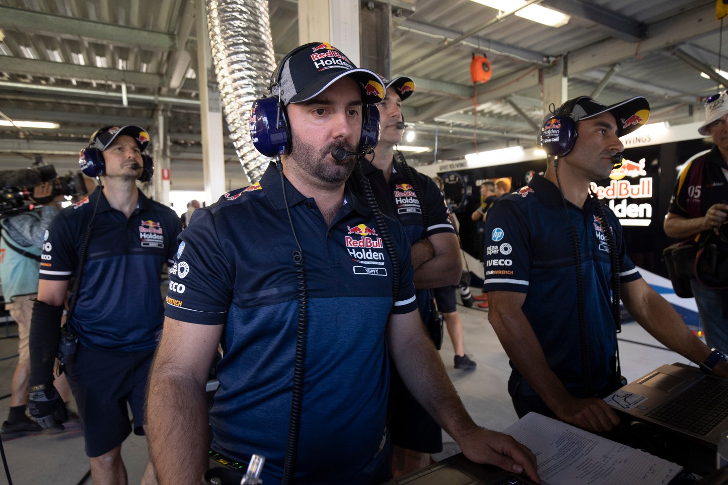Triple Eight announces engineering changes | Supercars