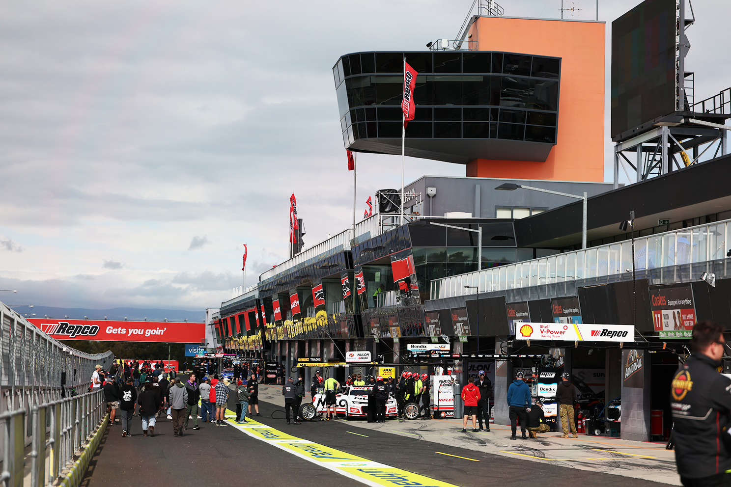 Gallery: Repco Bathurst 1000 set-up day | Supercars