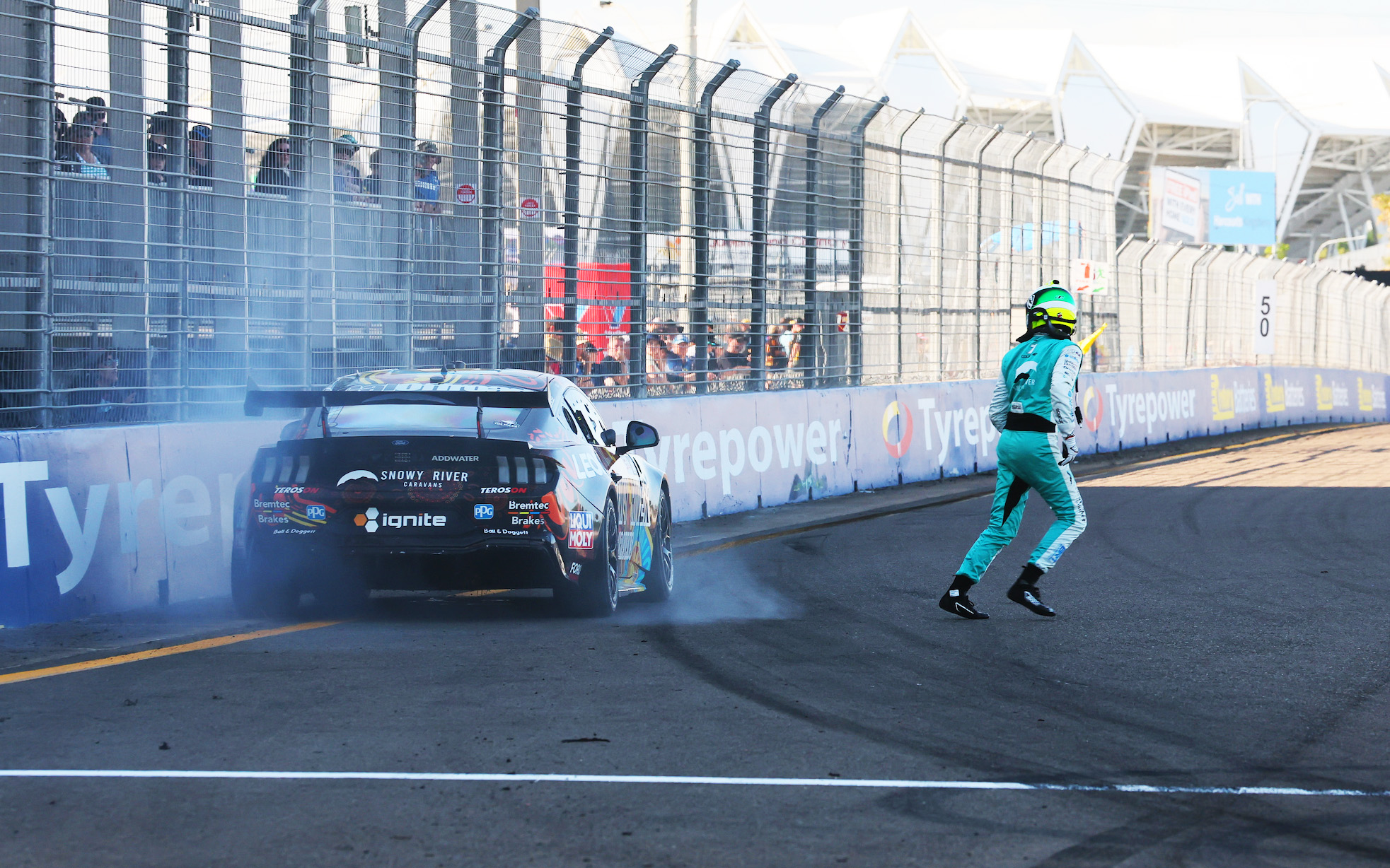 Courtney takes Finals hit with untimely race-ending failure | Supercars