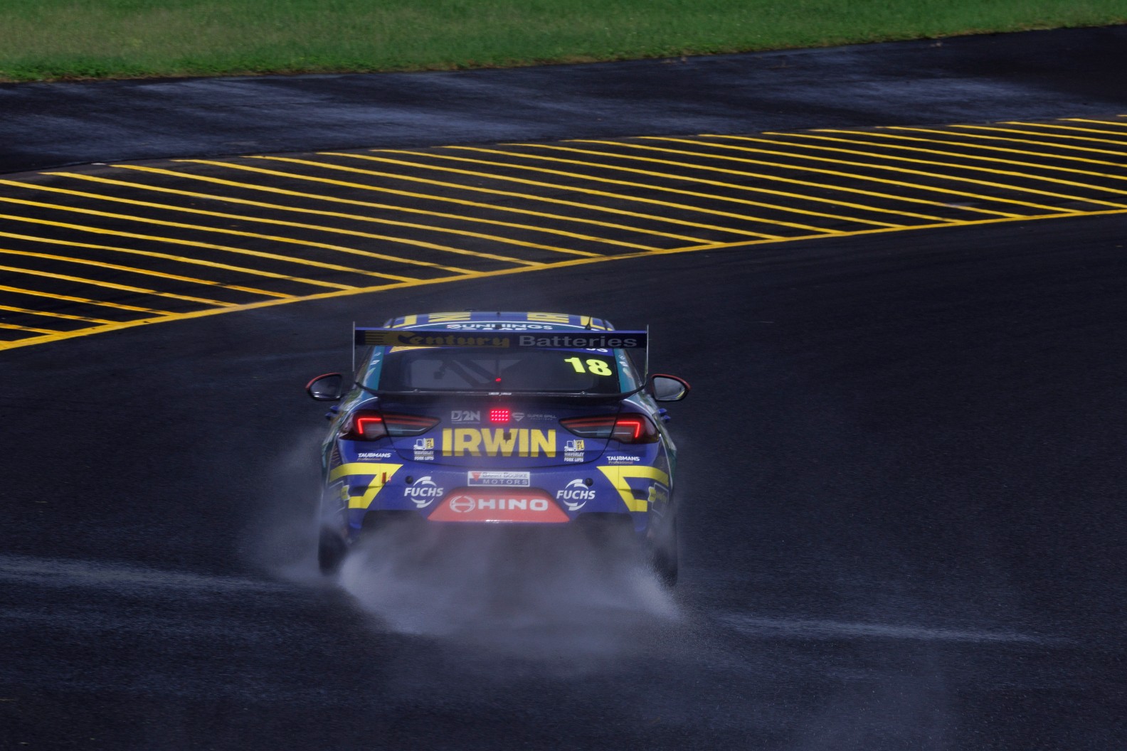 Drivers react to 'tricky' track conditions | Supercars