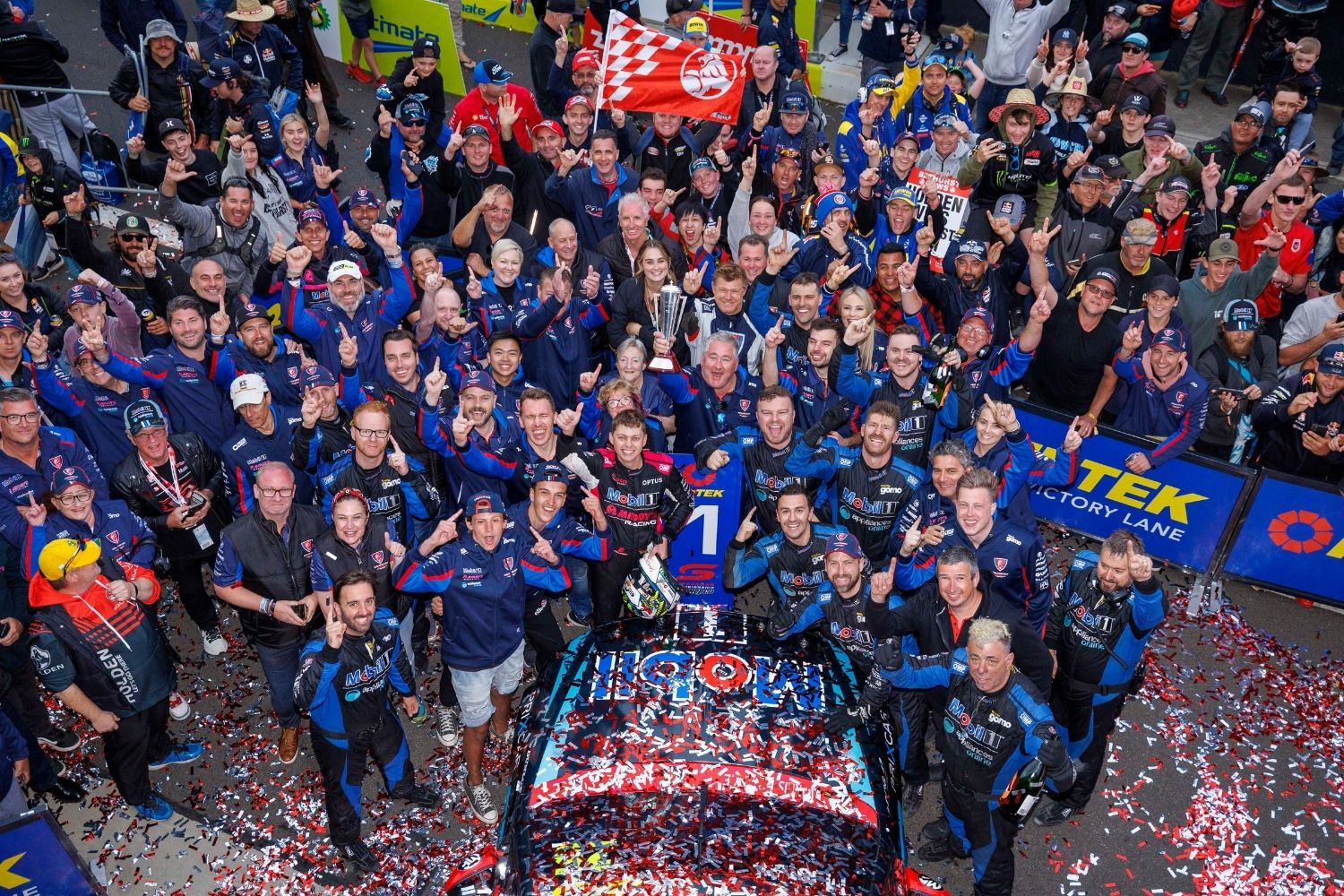 WAU's unique tribute to Mostert/Holdsworth Bathurst win | Supercars