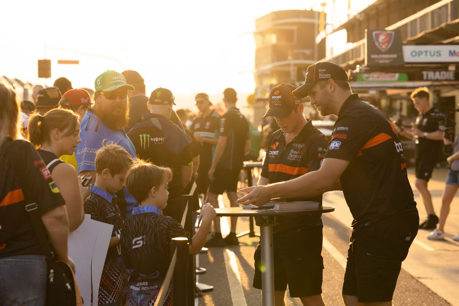 Signing sessions back for Townsville fans | Supercars