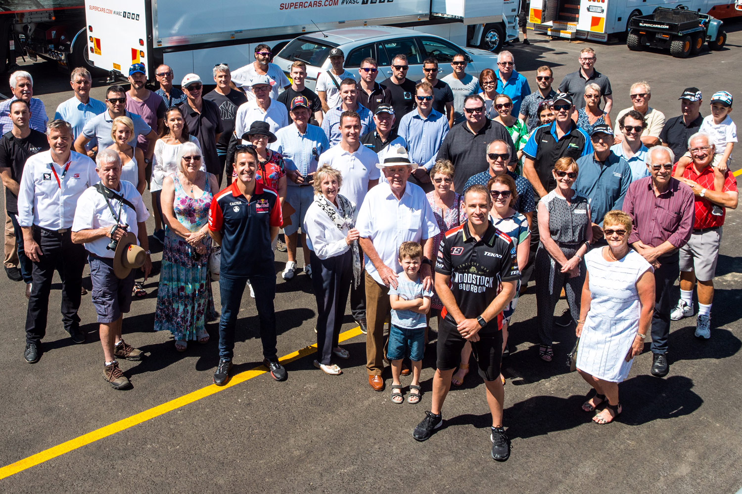 Supercars aces unveil tribute to departed racer | Supercars