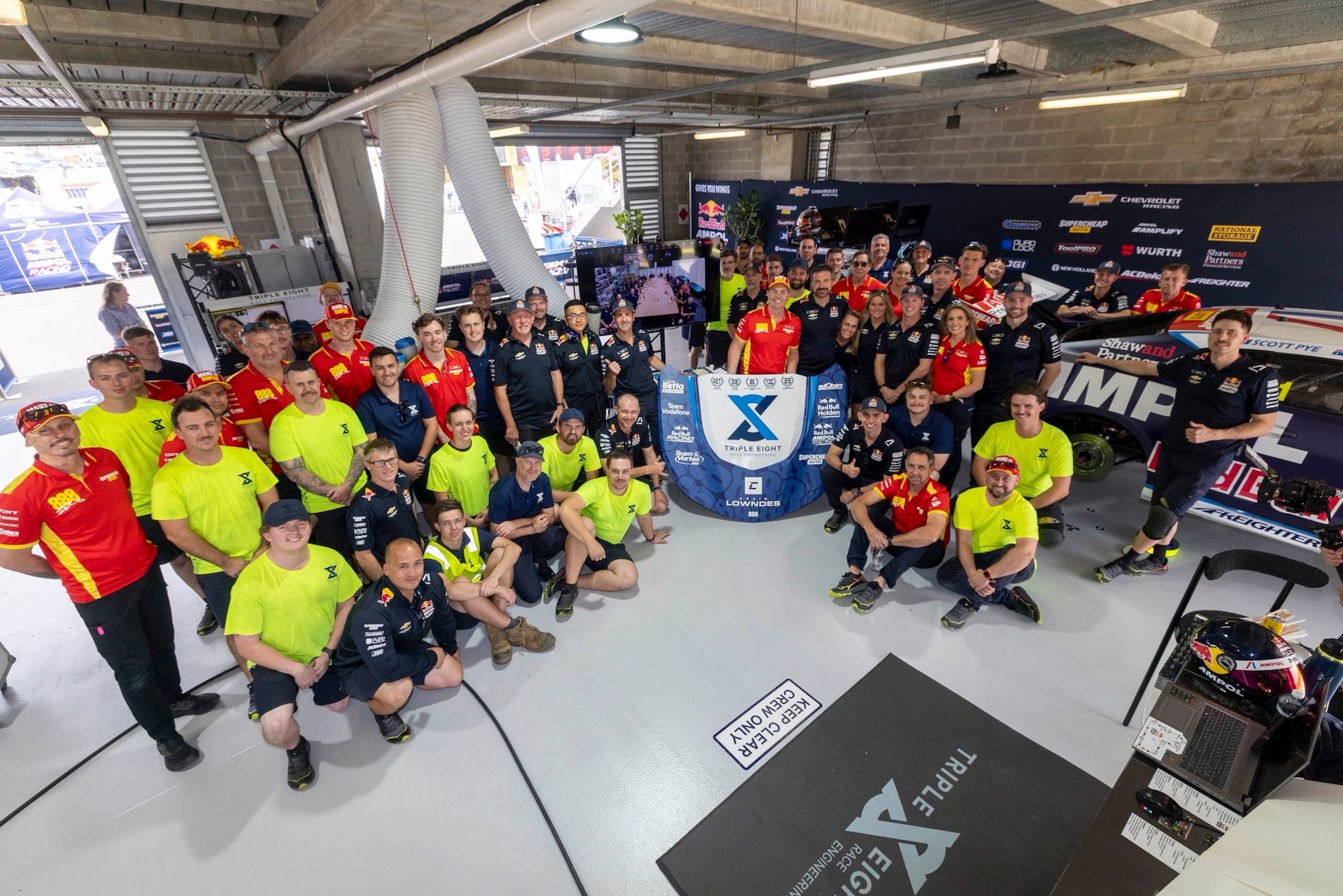 Triple Eight presents departing Lowndes with special gift | Supercars