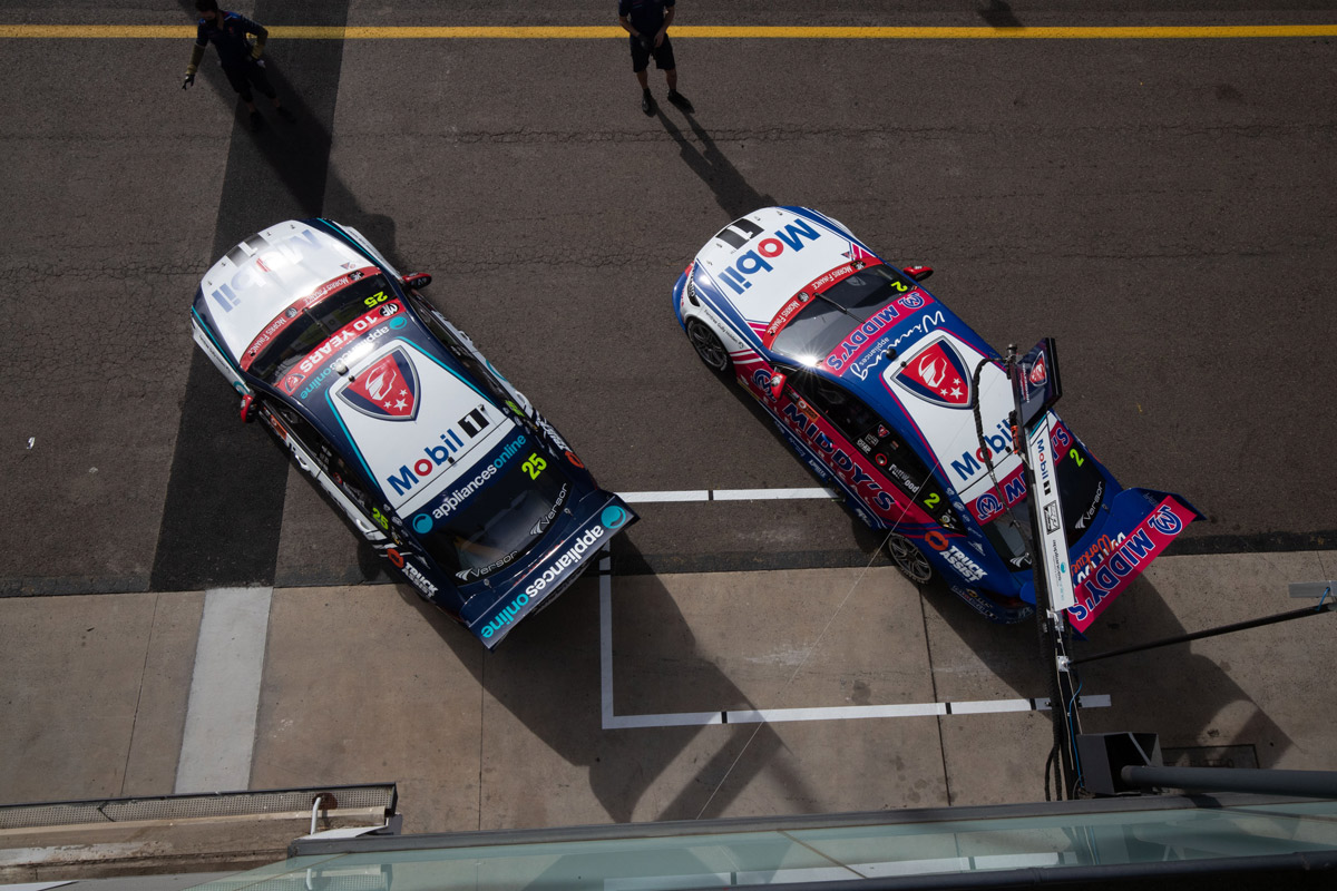 Teams en route to Queensland hub | Supercars