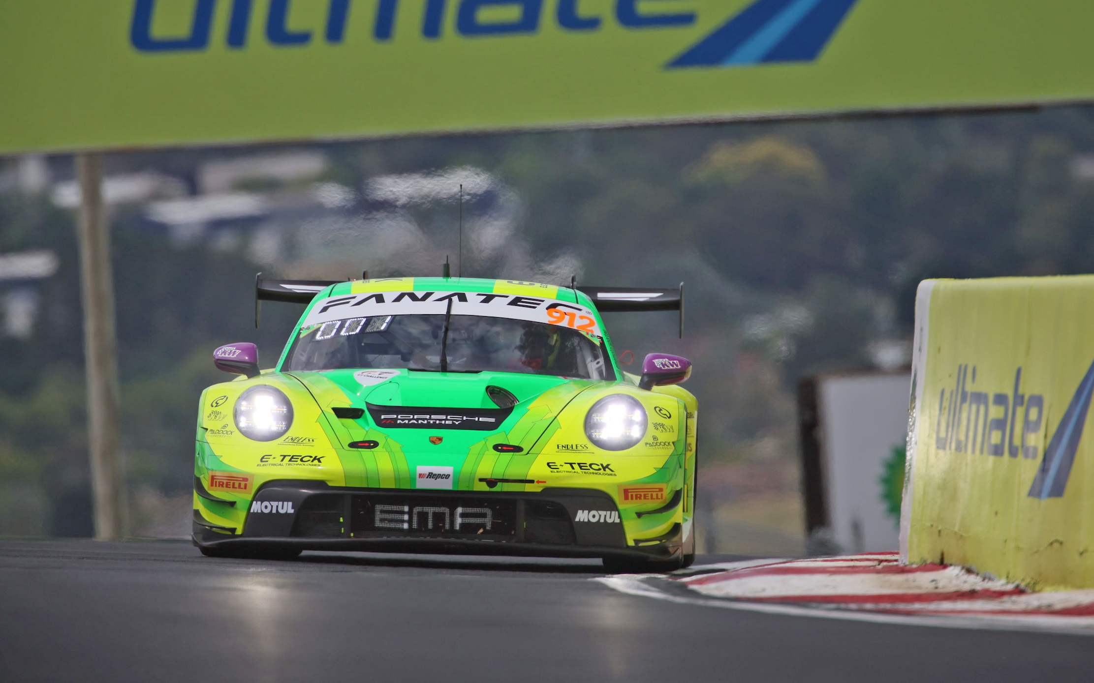 Porsche on top in Bathurst despite practice scare | Supercars