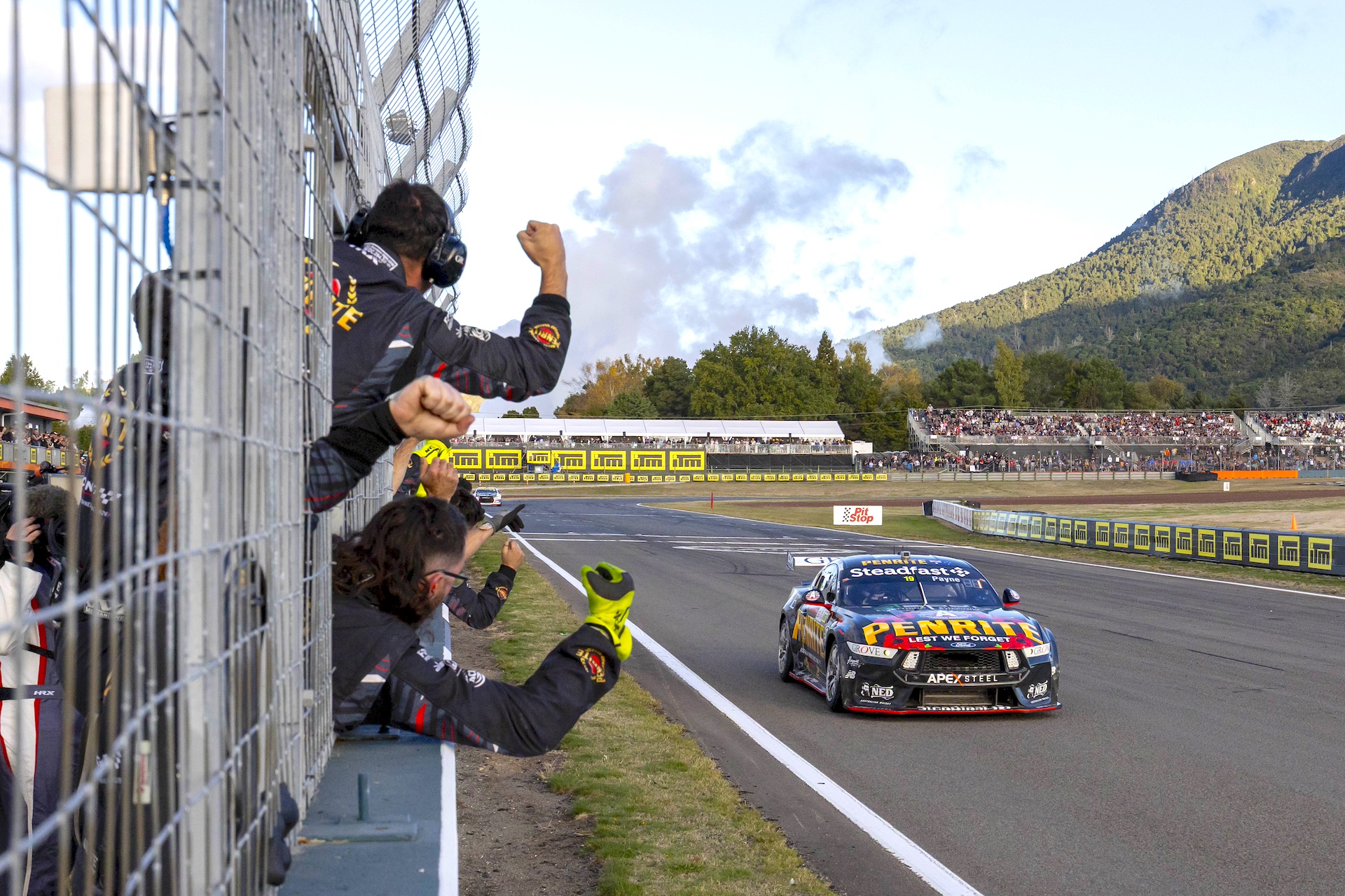 Red-hot Mustangs put Ford on track for best start in years | Supercars