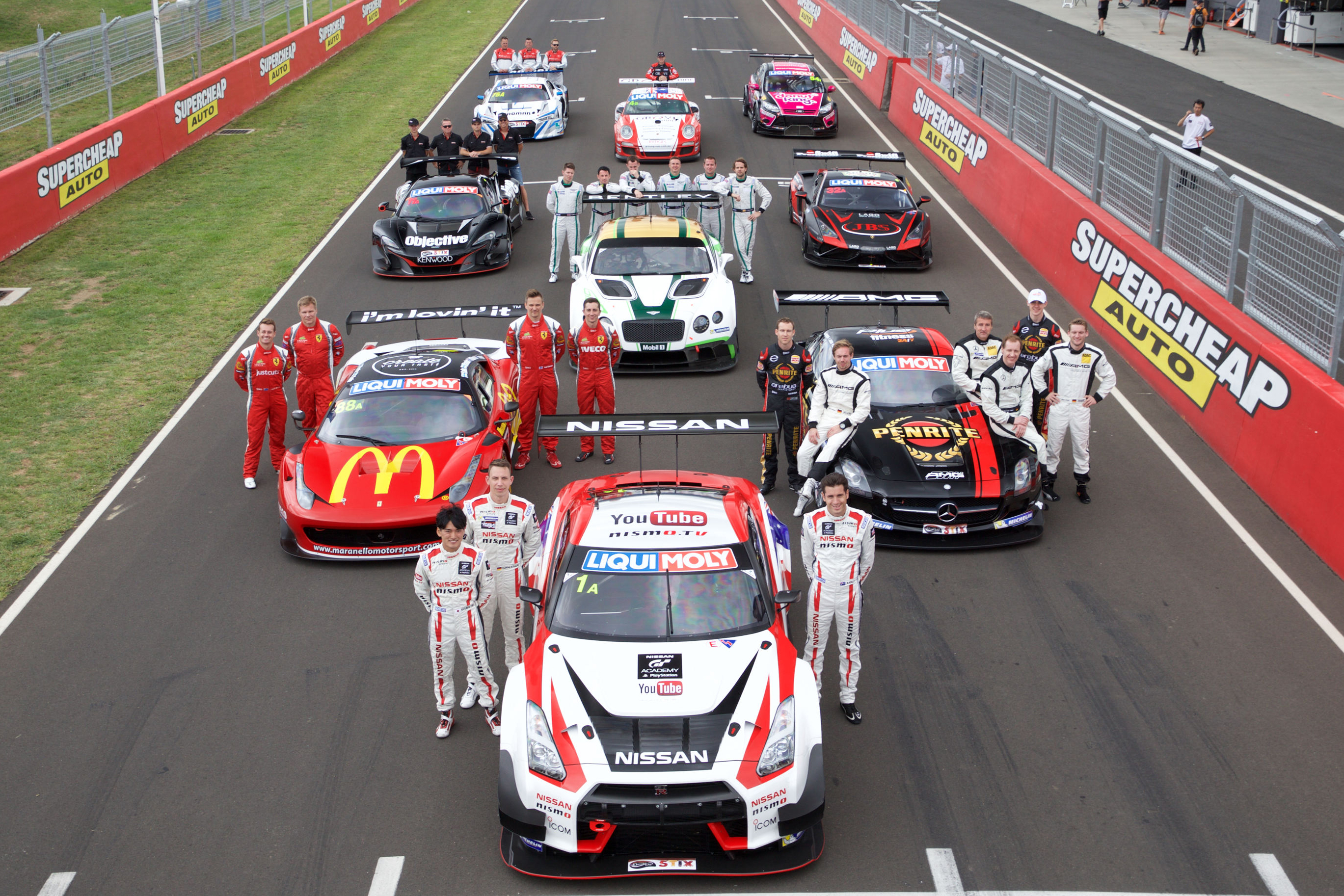 Supercars stars hit Bathurst | Supercars