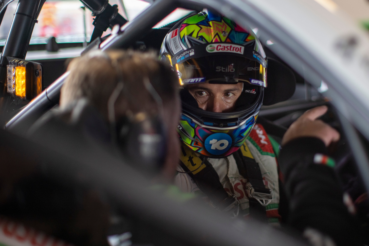 Retired Kelly behind the wheel at mid-season test | Supercars