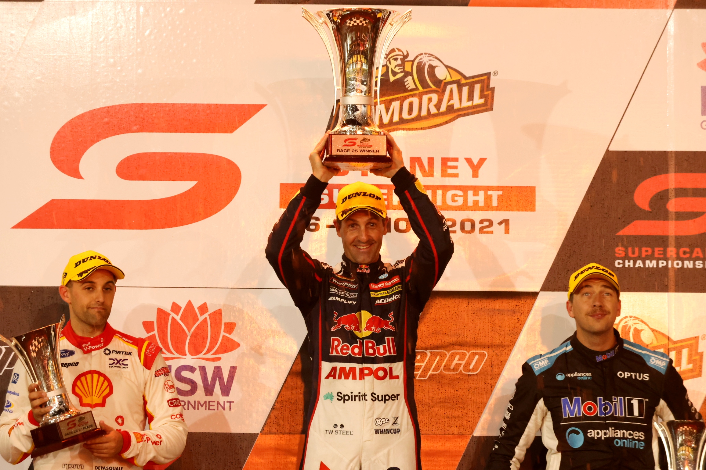 Whincup's 124th victory: Race 25 takeaways | Supercars