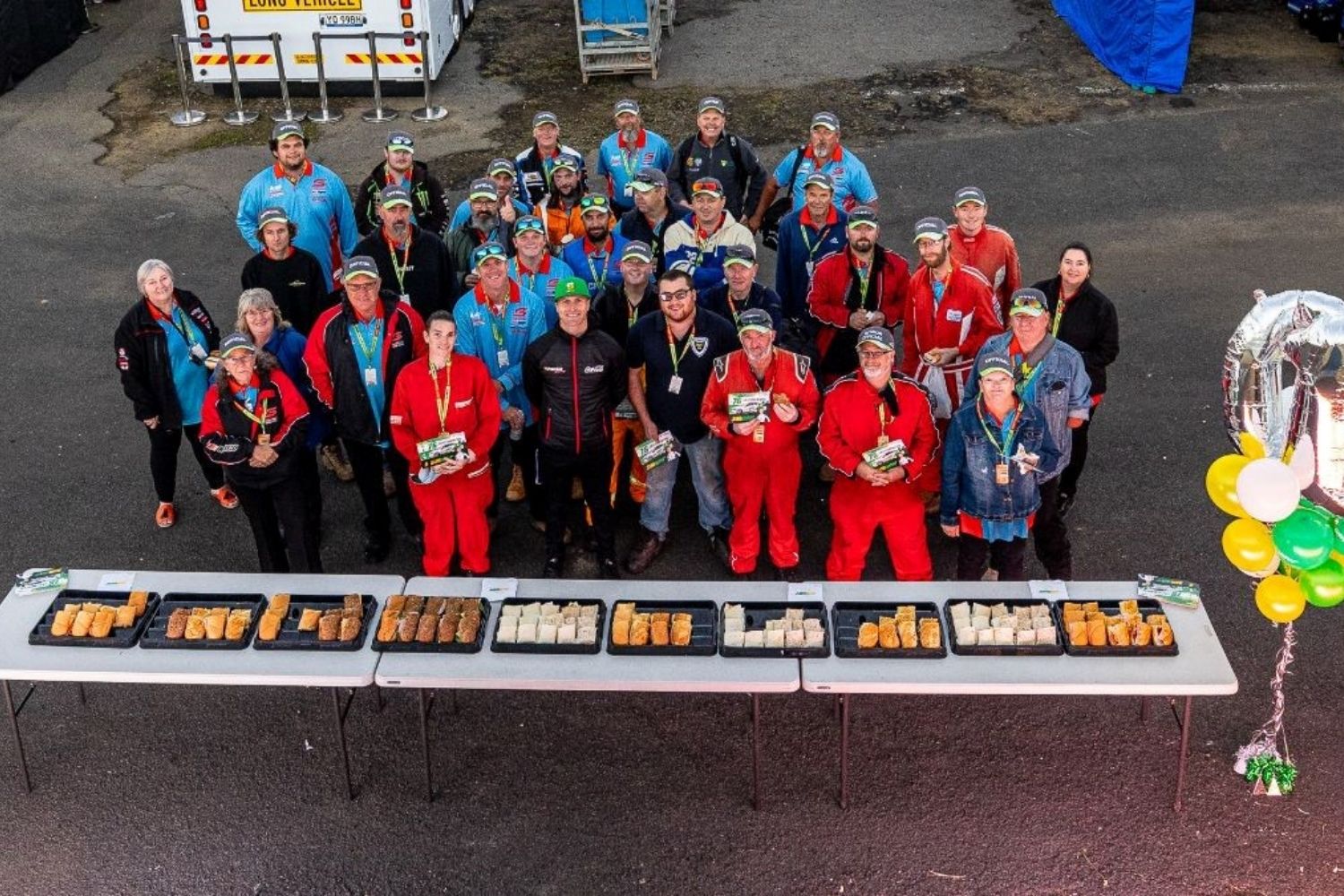 Jacobson celebrates 100th race start with volunteers | Supercars