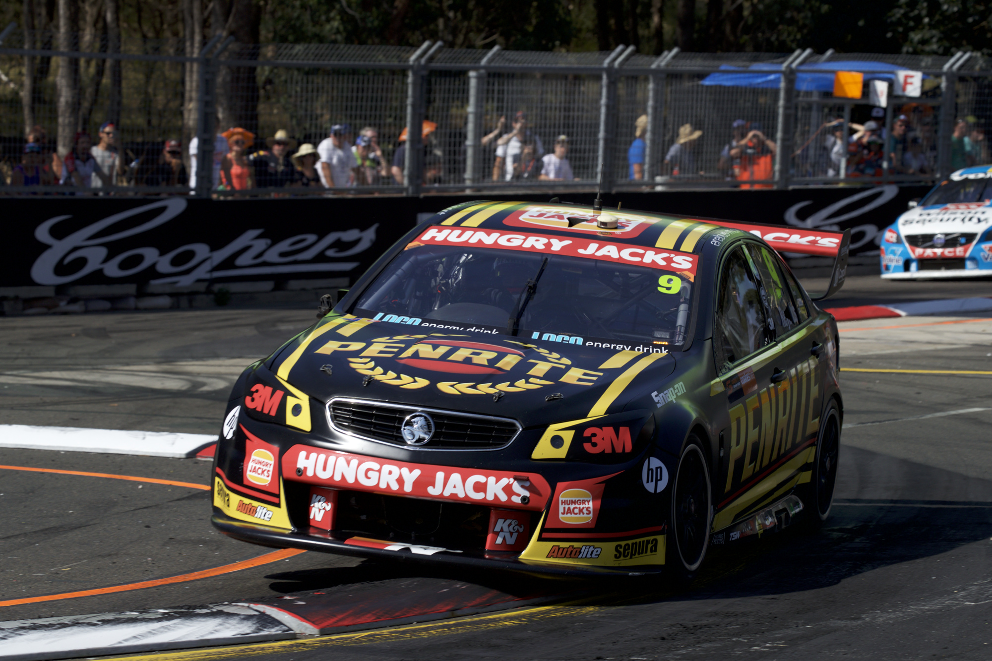 Reynolds drives through dramas | Supercars