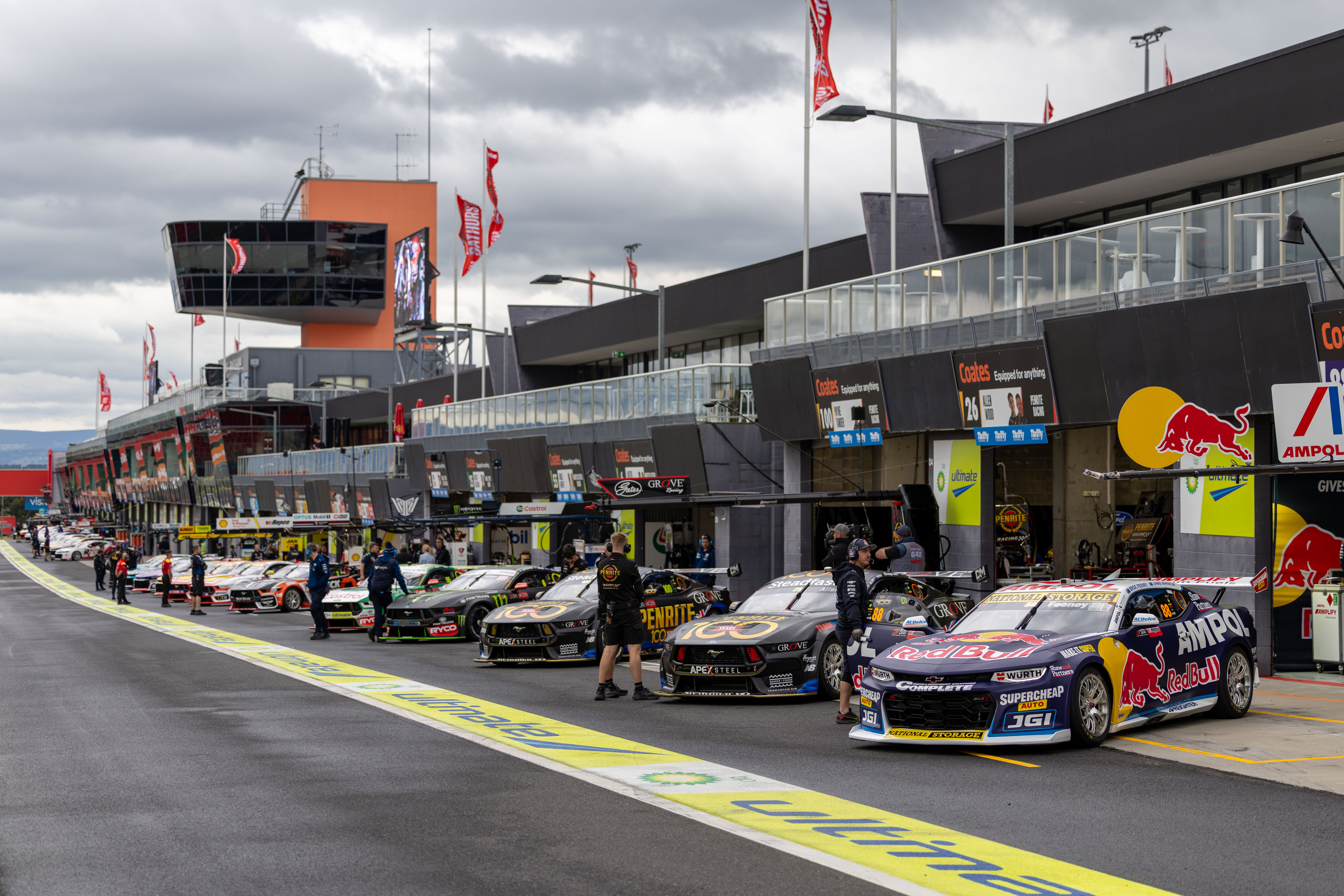 2025 Bathurst 1000: Pit Garage Suites | Exclusive Experiences | Supercars