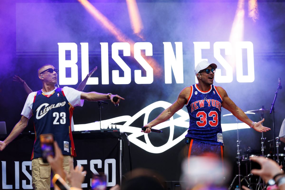 Bliss n Eso electrify opening night at Gold Coast 500 | Supercars