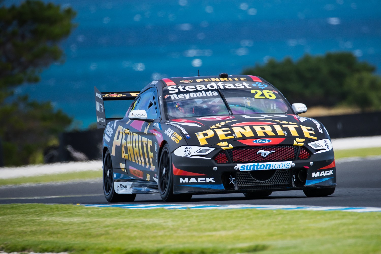 Reynolds cuts laps in Penrite Mustang | Supercars