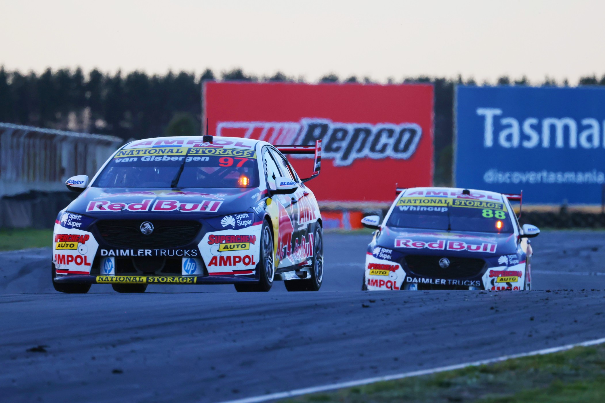 Triple Eight teammates 'tripped over each other' | Supercars