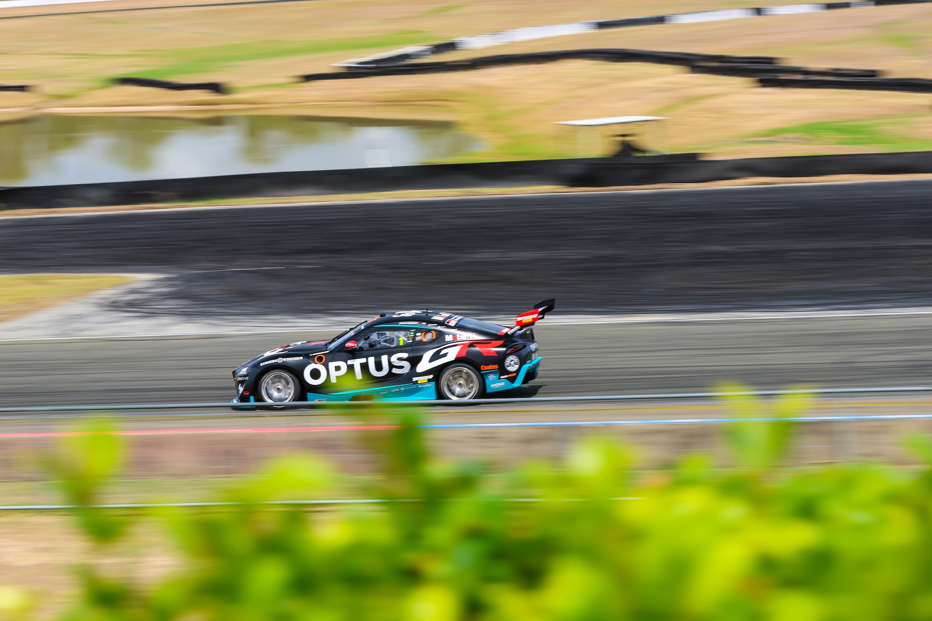 Triple Eight Ford, Walkinshaw Toyota log first pre-season miles | Supercars