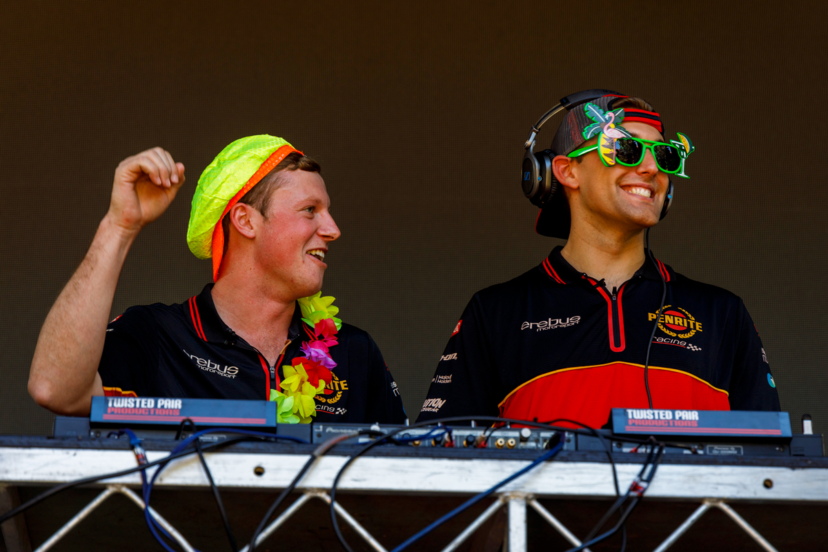 All the colour from a bumper GC600 | Supercars