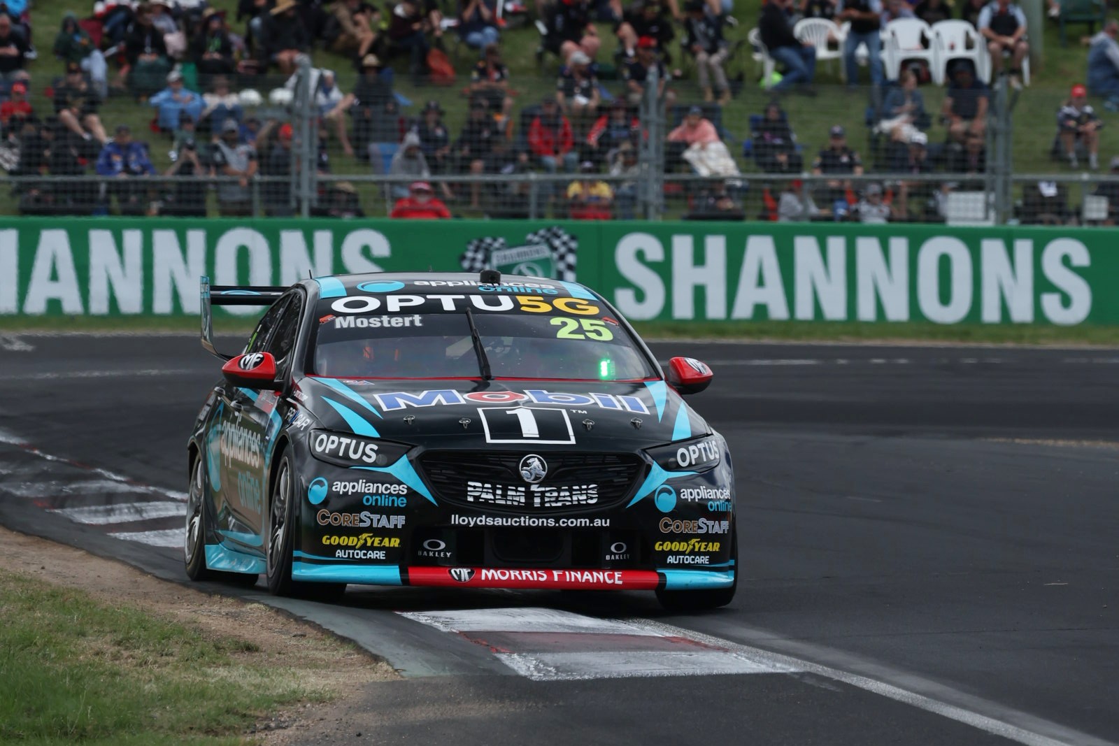Mostert/Holdsworth lead Bathurst after halfway despite puncture | Supercars