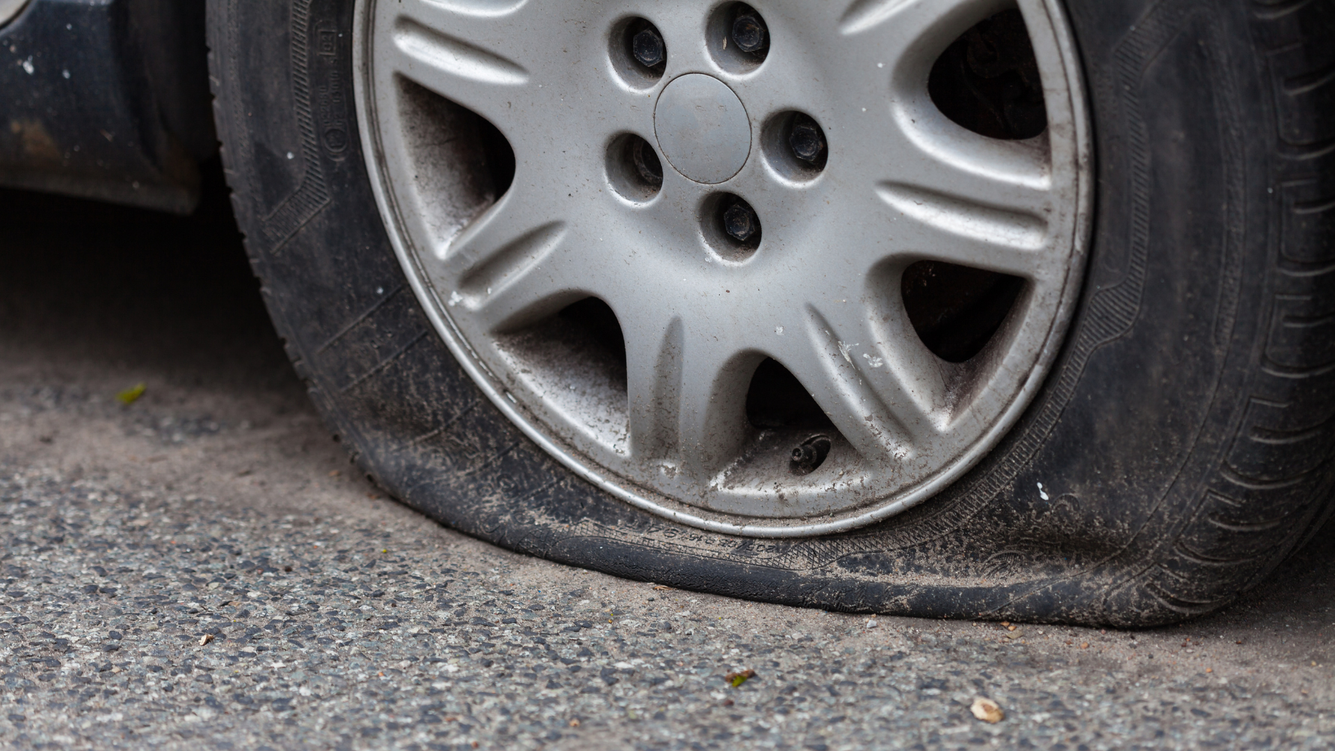 Qu'est-ce qu'un pneu à plat ? Raisons et Solutions | Fixter