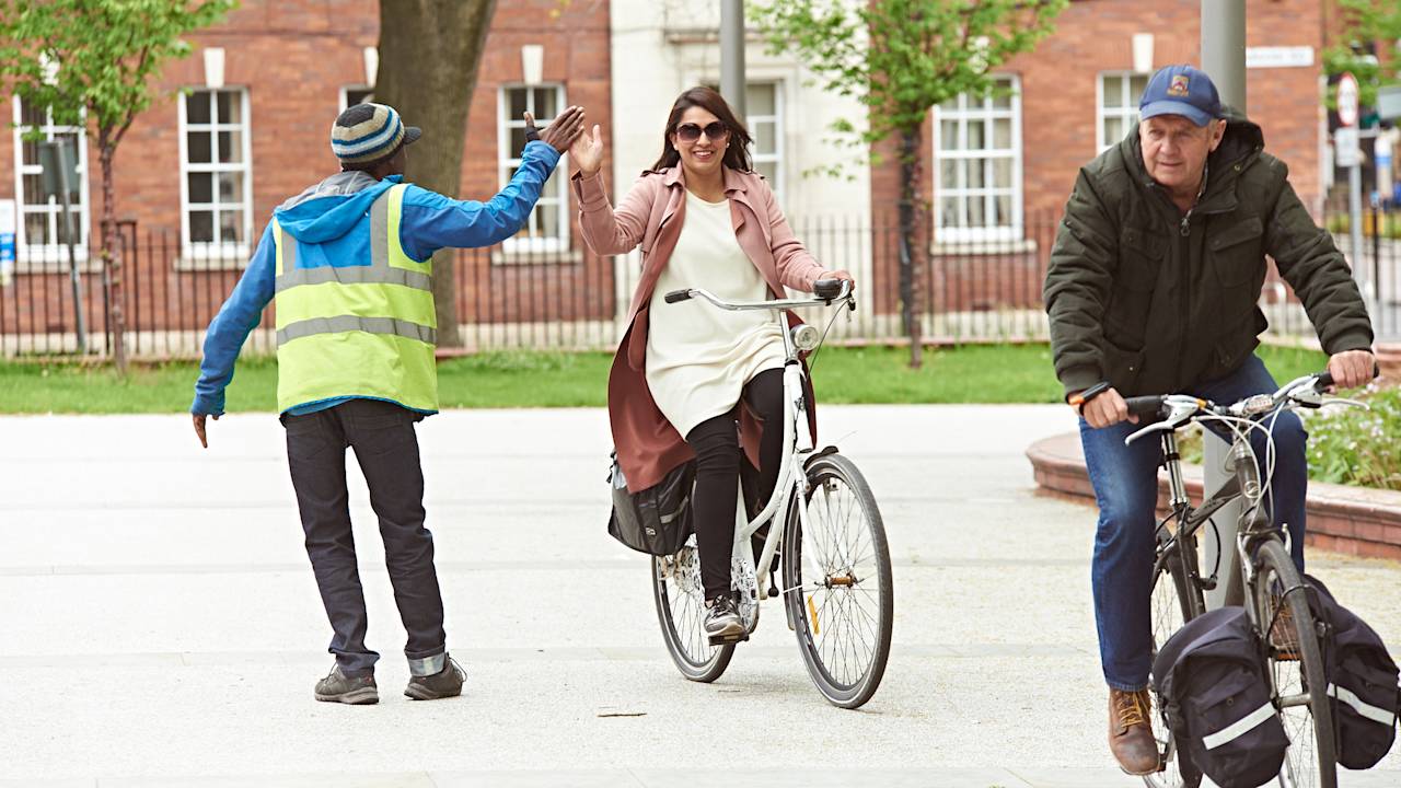 Cycling skills and bike maintenance courses | TfGM Bee Active