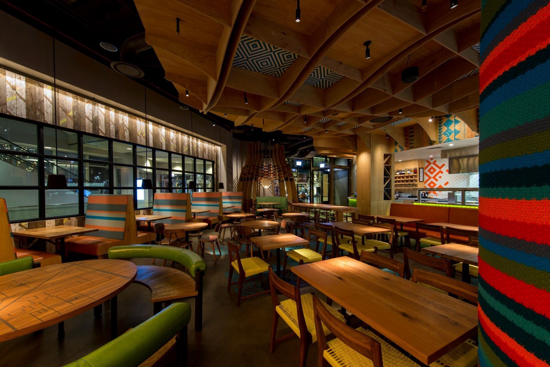 Restaurants | Chicago | Nando’s PERi-PERi Clybourn