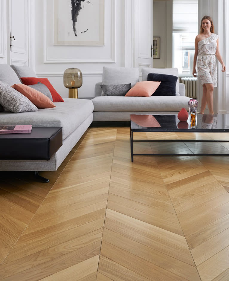 Pose d'un sol chevron | Saint Maclou