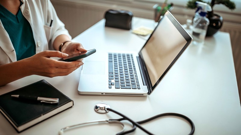 Doctors use social media to boost mental health