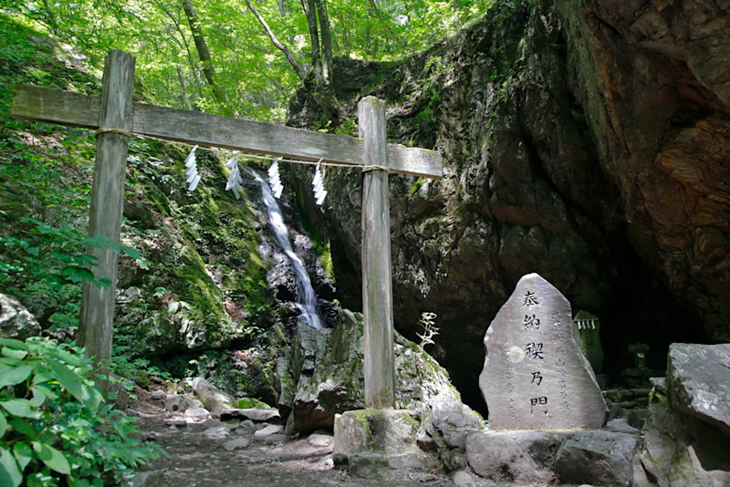 【2025】東京都内の最強パワースポット・神社おすすめ26選！人生変わる人気開運スポット | TRAPOLメデ | TRAPOL[トラポル]