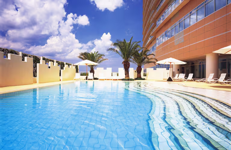 【2025年最新】福岡県のおすすめナイトプール6選！定番から穴場までデートにもおすすめのスポットをご紹介！カッ | TRAPOL[トラポル]