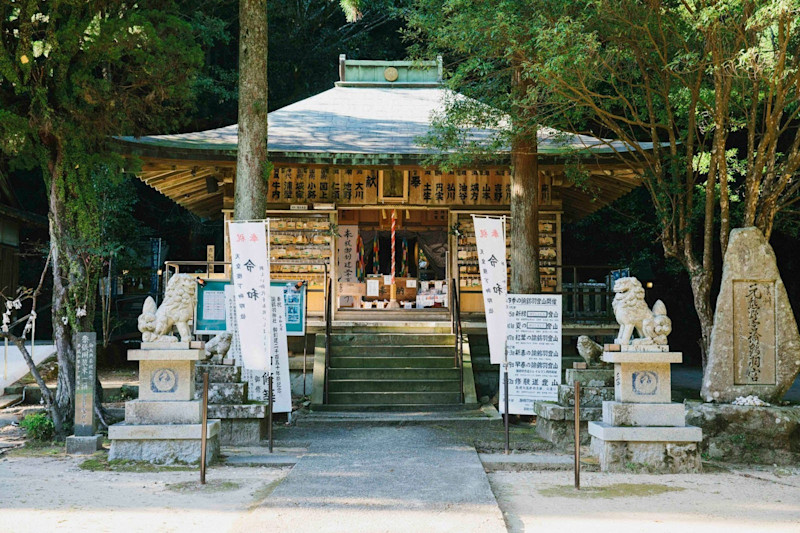 【2025年最新】淡路島の最強パワースポット10選！定番の人気神社から知る穴場スポット、金運アップに効果がある | TRAPOL[トラポル]