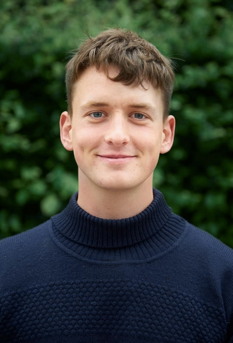 Oliver har droppet at spise kød, at flyve og køber kun brugt tøj - DBA ...