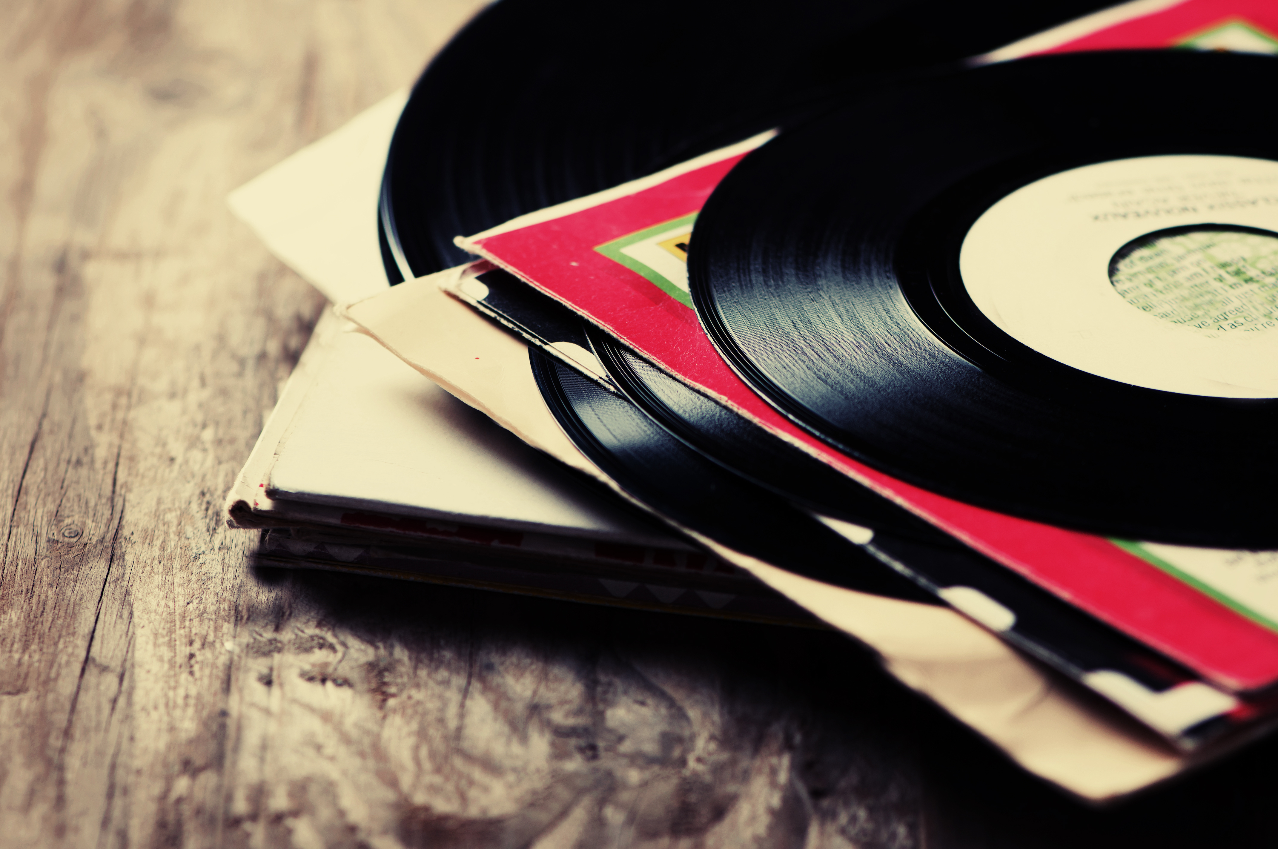 Vinyl plader | Ekspert: Disse typer gamle LP'er er guld værd idag - DBA ...