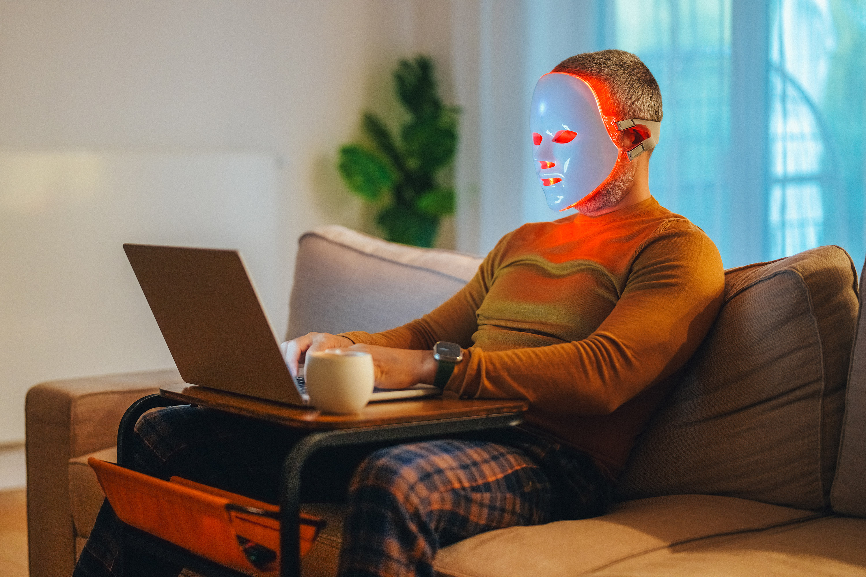 Best Red Light Therapy Masks for Aging Skin & Acne