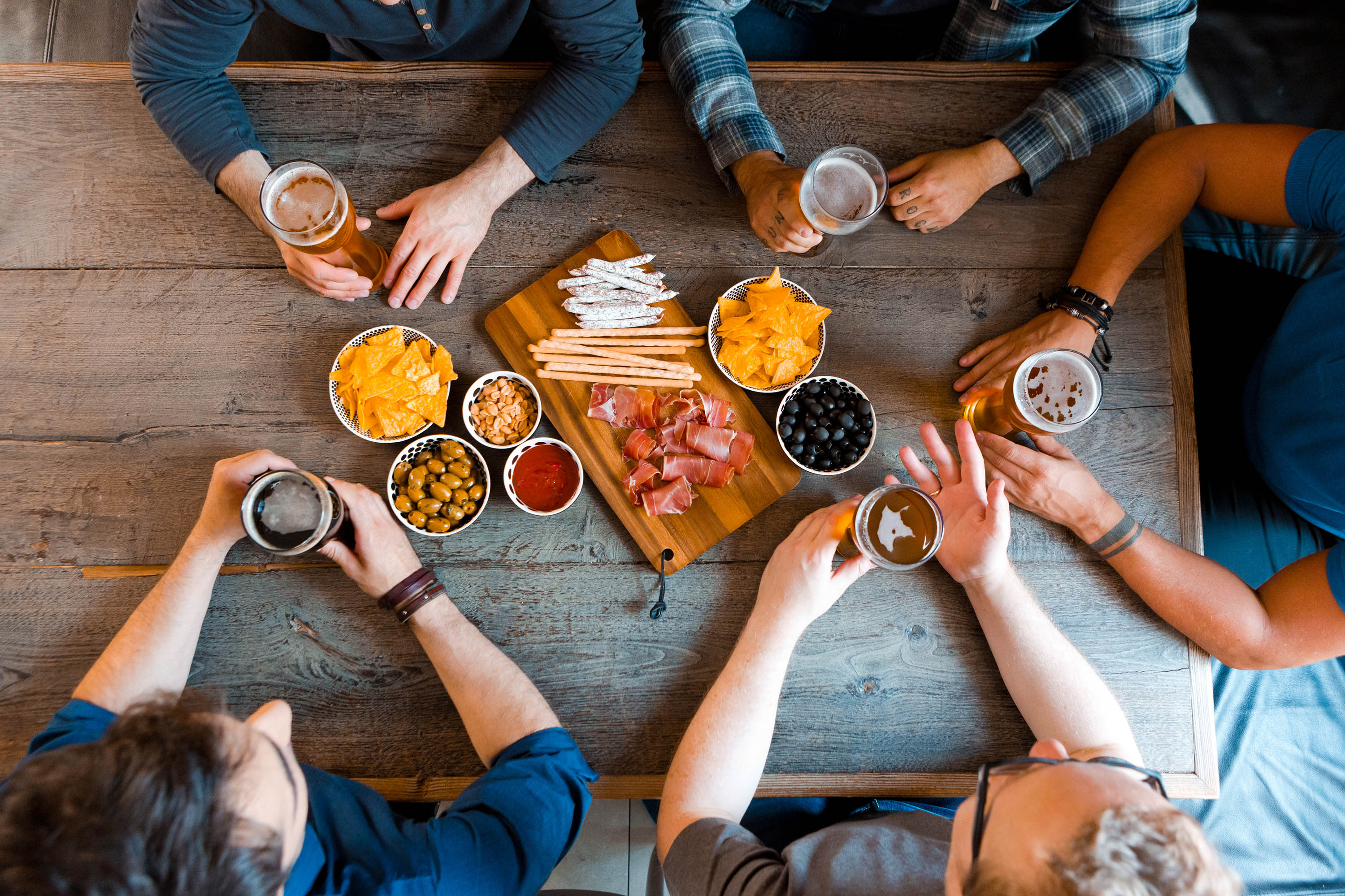 How to Navigate Happy Hour With Food Allergies