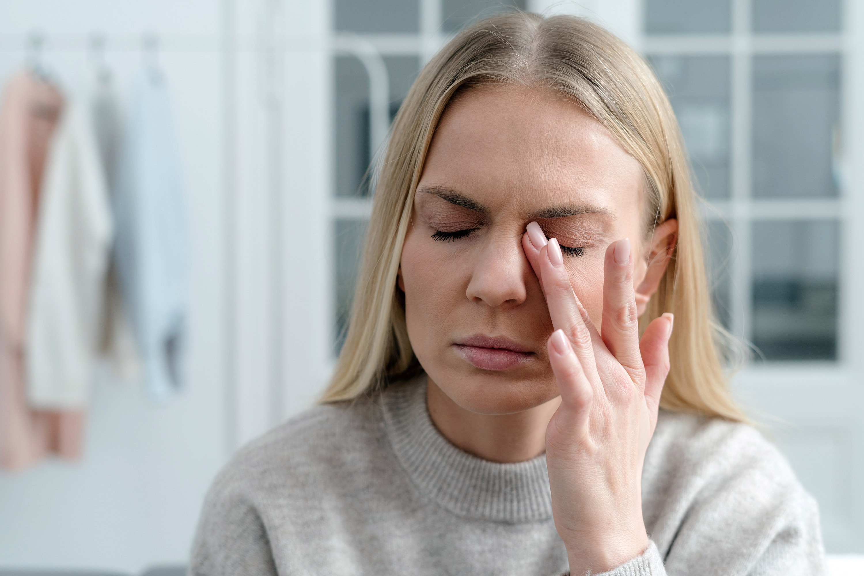 What’s the Difference Between Acute and Chronic Thyroid Eye Disease?