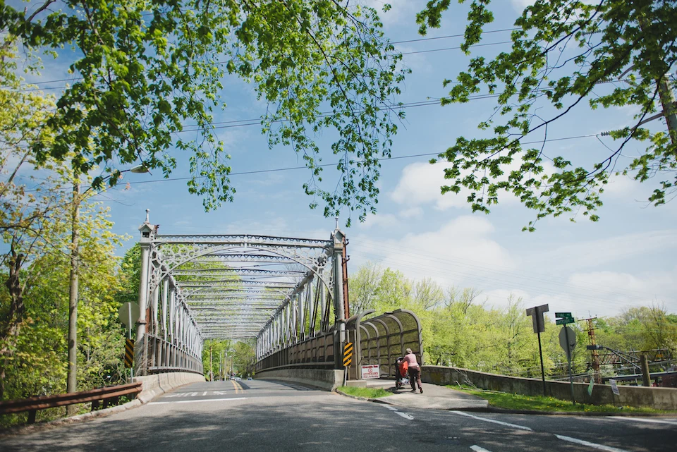 Riverside, Connecticut Neighborhood Guide | Compass