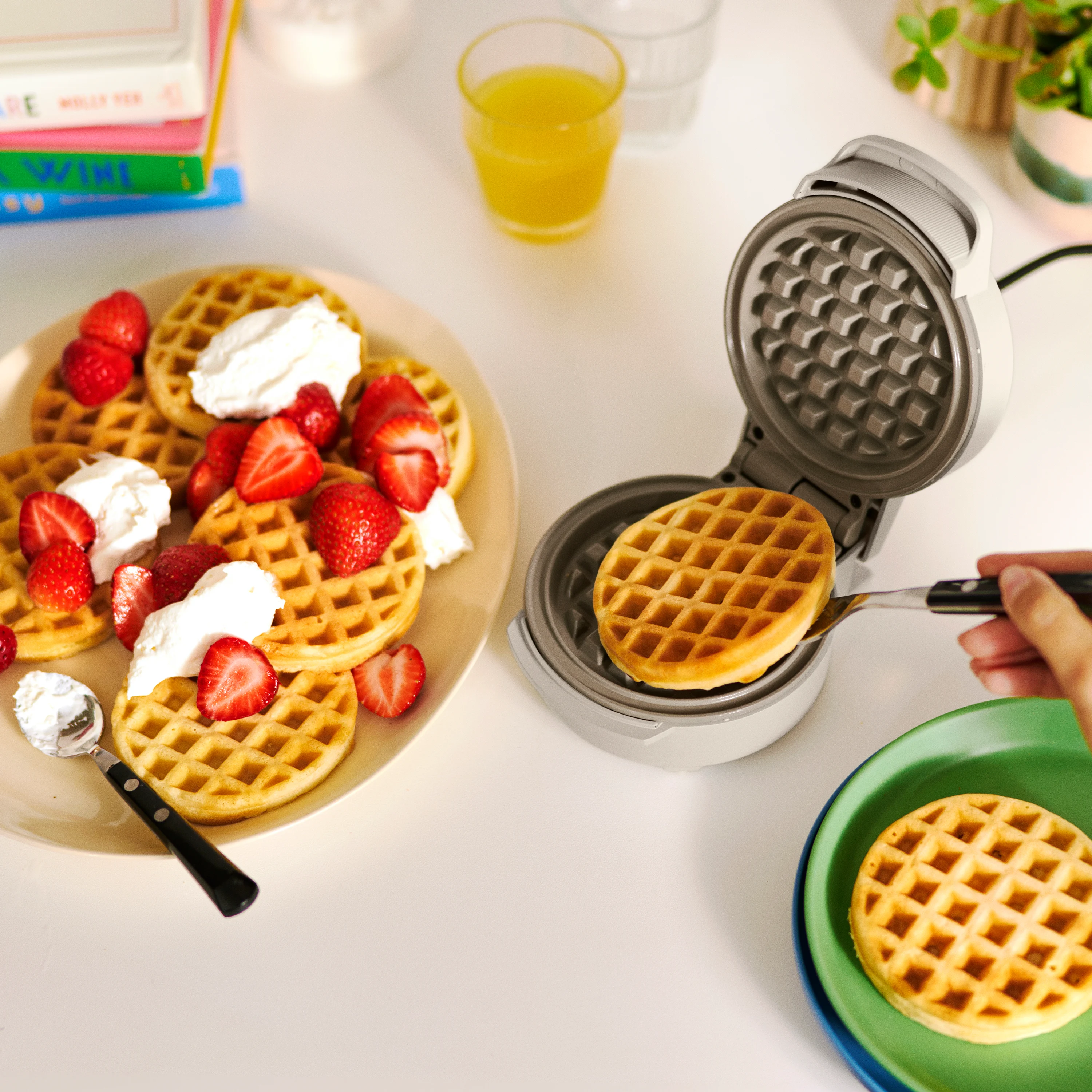 bella Snack and Store Mini Waffle Maker - Compact Waffle Iron for Quick ...